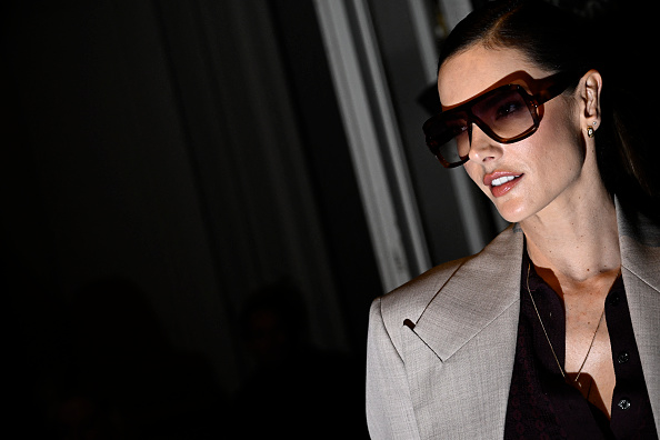 Alessandra Ambrosio begeistert Fans ohne BH! - It'sinTV.de